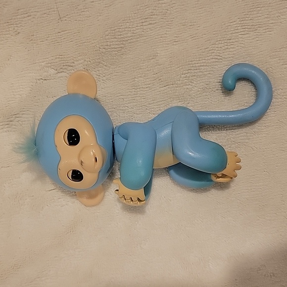 WowWee | Toys | Wowwee Fingerlings 2 Tone Monkey Charlie Blue With Teal ...